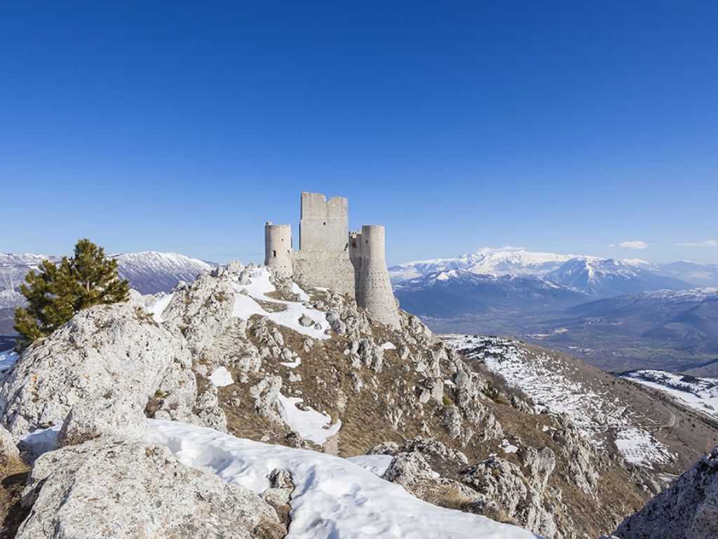 Calascio, village in Abruzzo: things to do - Italia.it