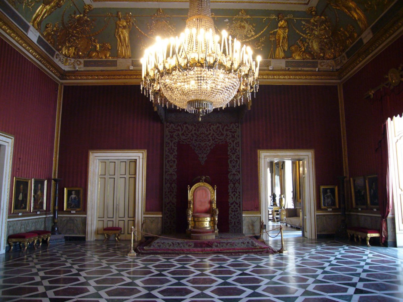 Royal Palace in Naples: what to visit - Italia.it