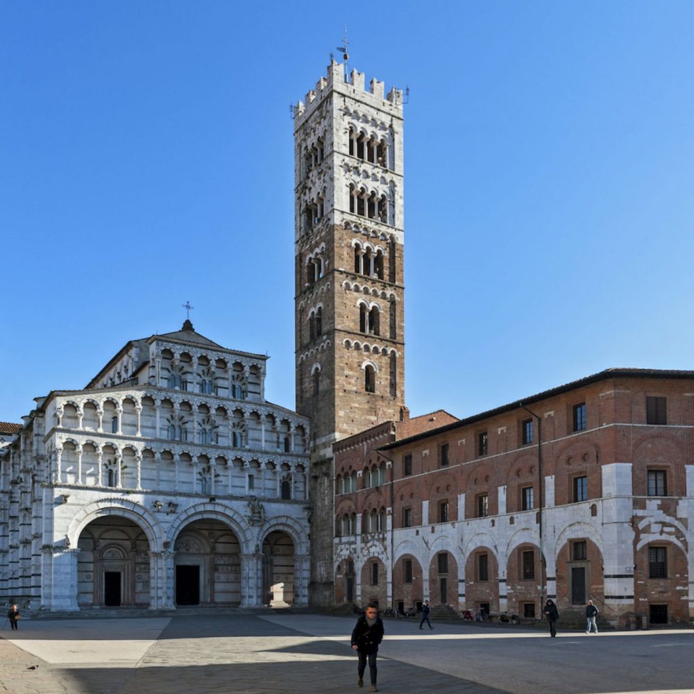 Visiting Lucca: the walls and the main square - Italia.it