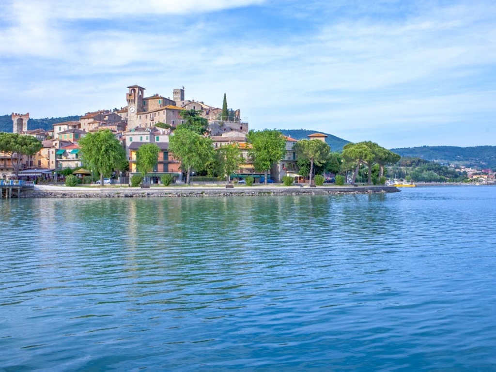 Passignano sul Trasimeno, village in Umbria - Italia.it