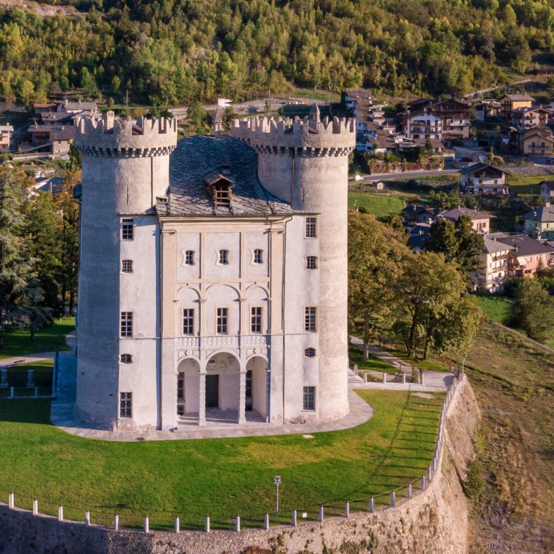 Aosta: attractions & tourist information - Italia.it