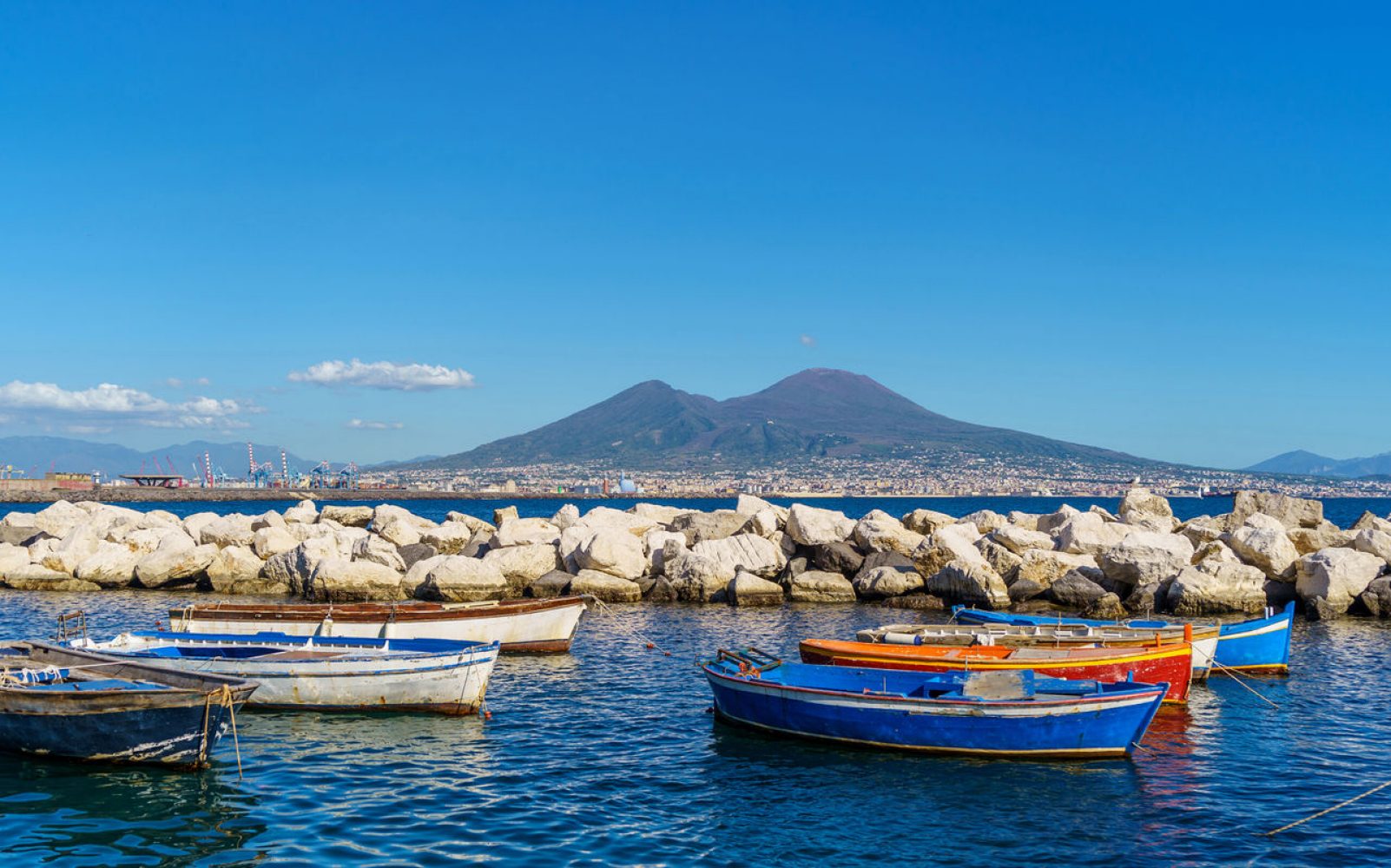 How to walk 10000 steps: 4 itineraries in Naples - Italia.it