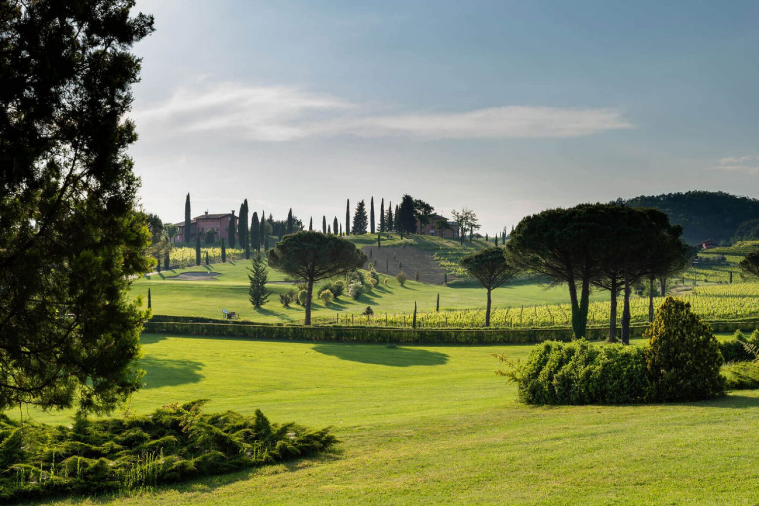 Playing golf in Italy - Scenic golf courses - Italia.it