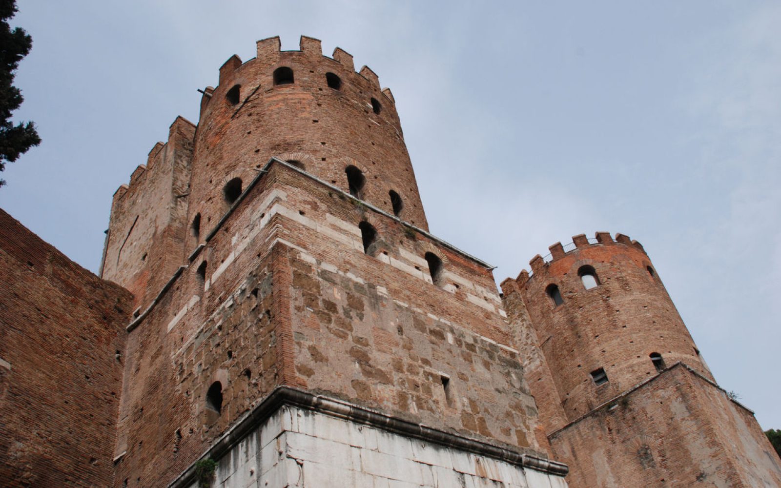 A walking itinerary along the Appian Way – Italia.it