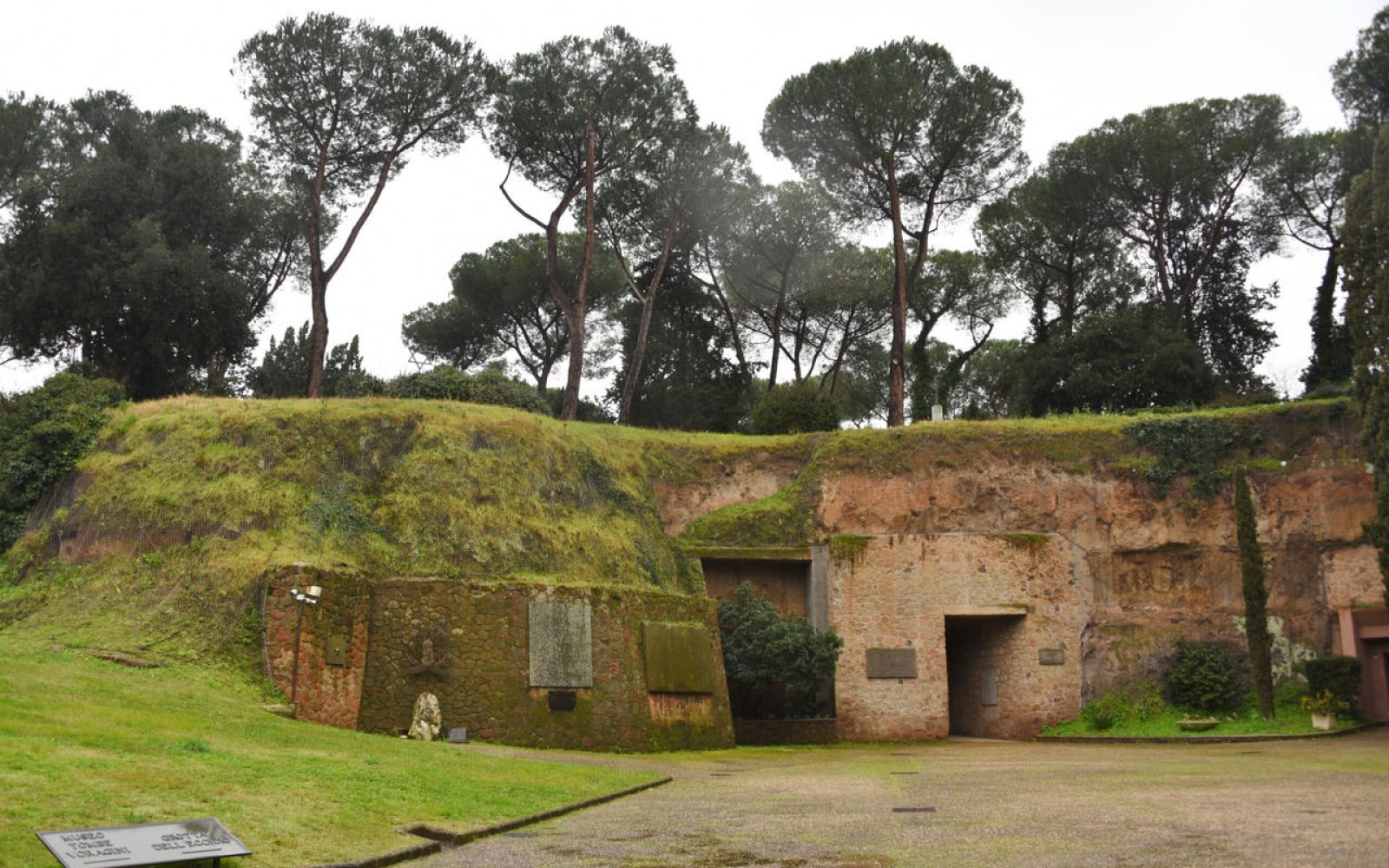 A walking itinerary along the Appian Way – Italia.it