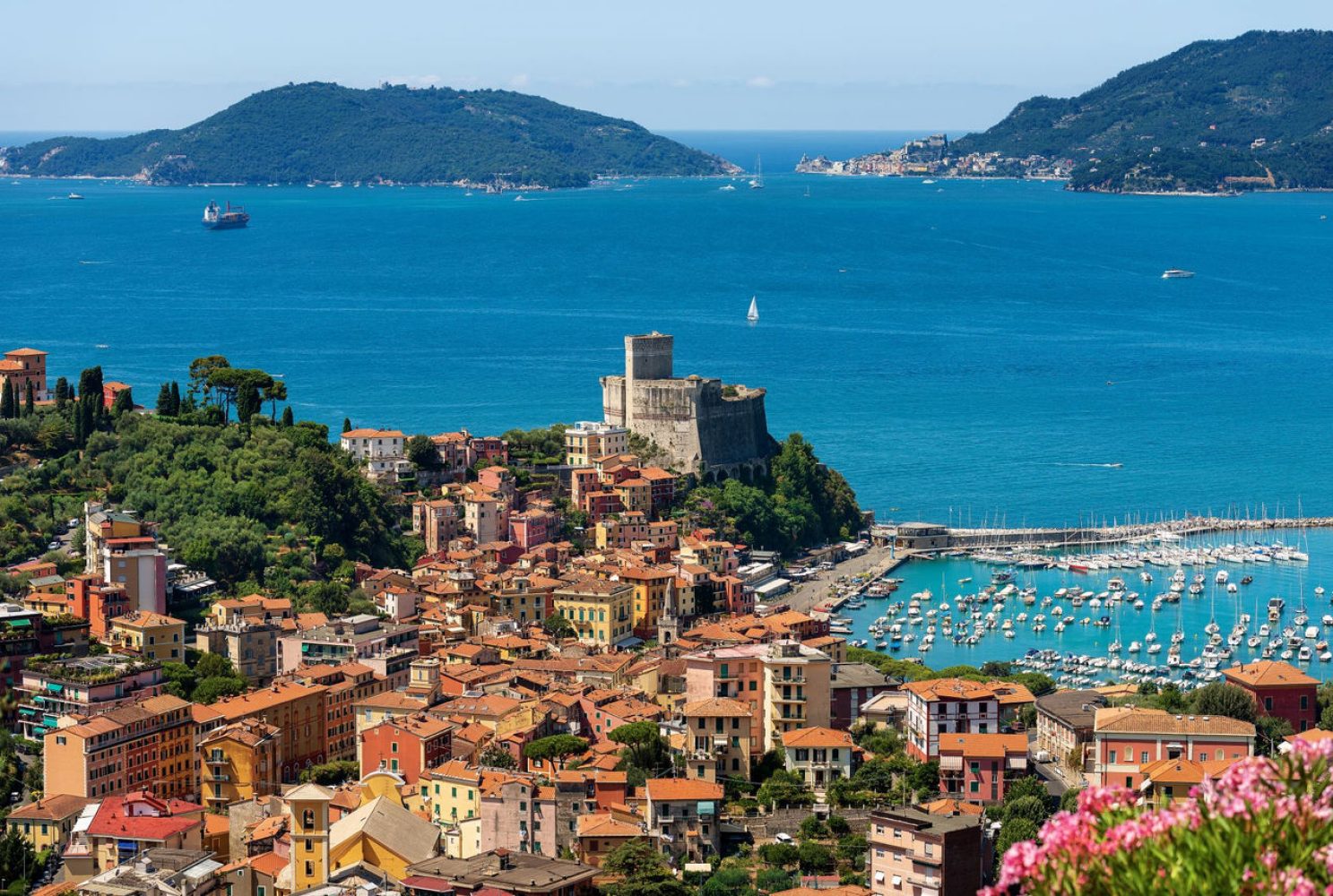 Lerici, sea and beaches of the village of Liguria - Italia.it