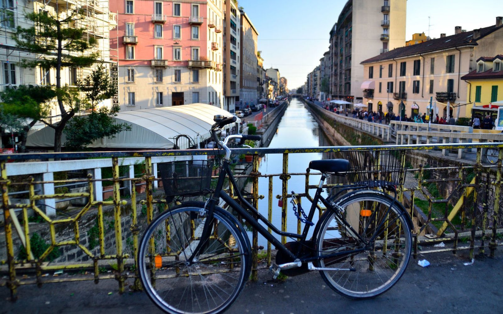 Where to eat on the Navigli in Milan: itinerary - Italia.it