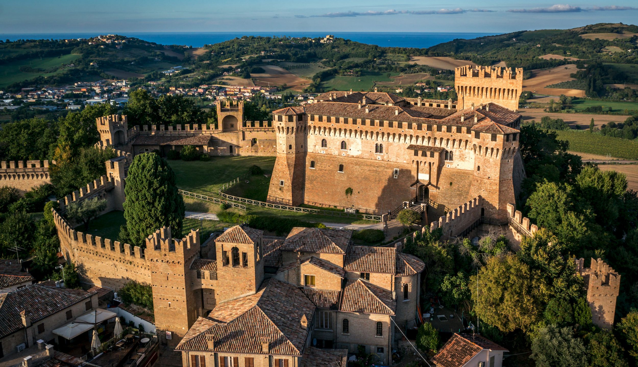 Gradara, the medieval village of Marche - Italia.it