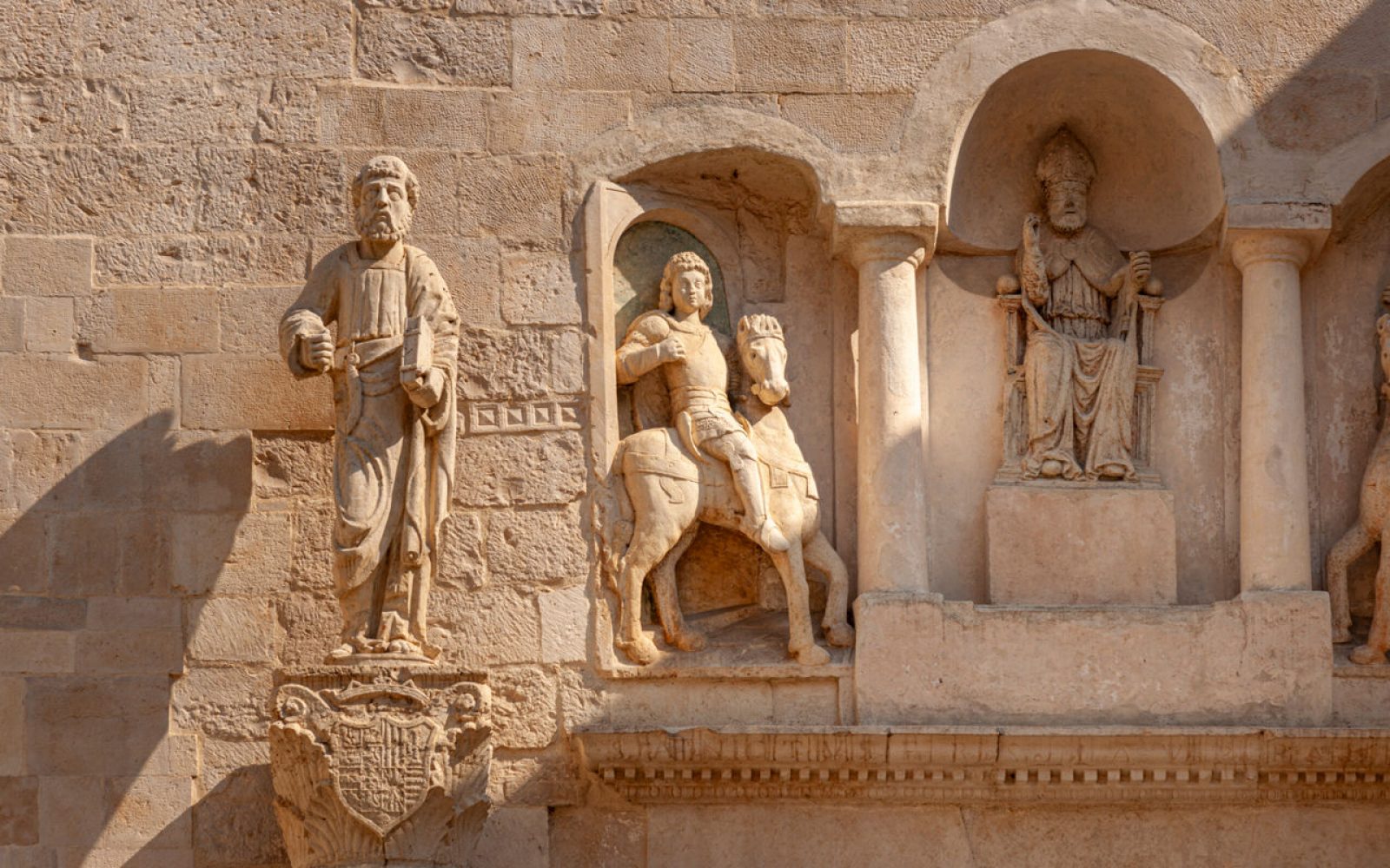 Romanesque cathedrals: Apulian coast itinerary - Italia.it