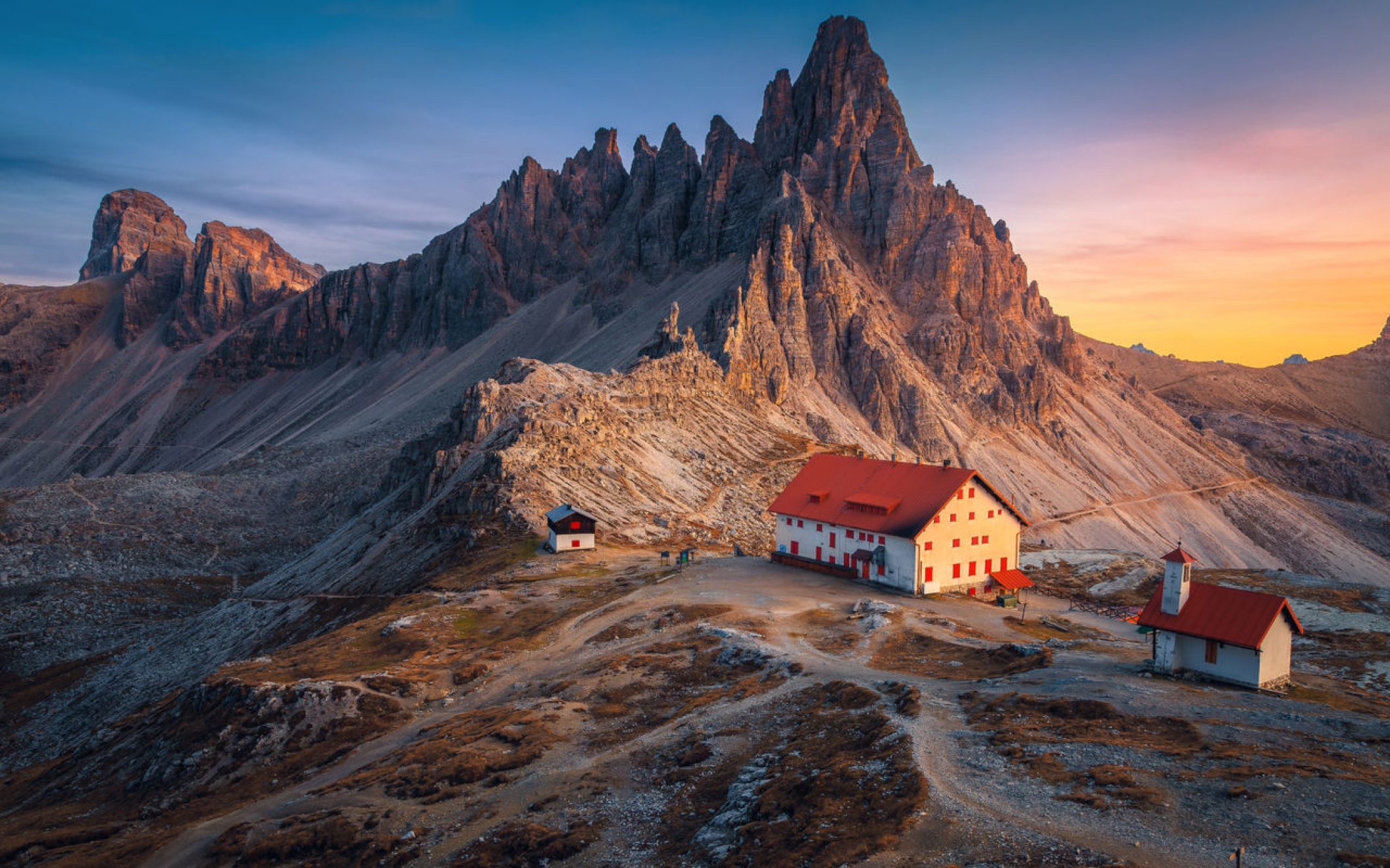 Hiking Dolomites to watch the sunrise - Italia.it