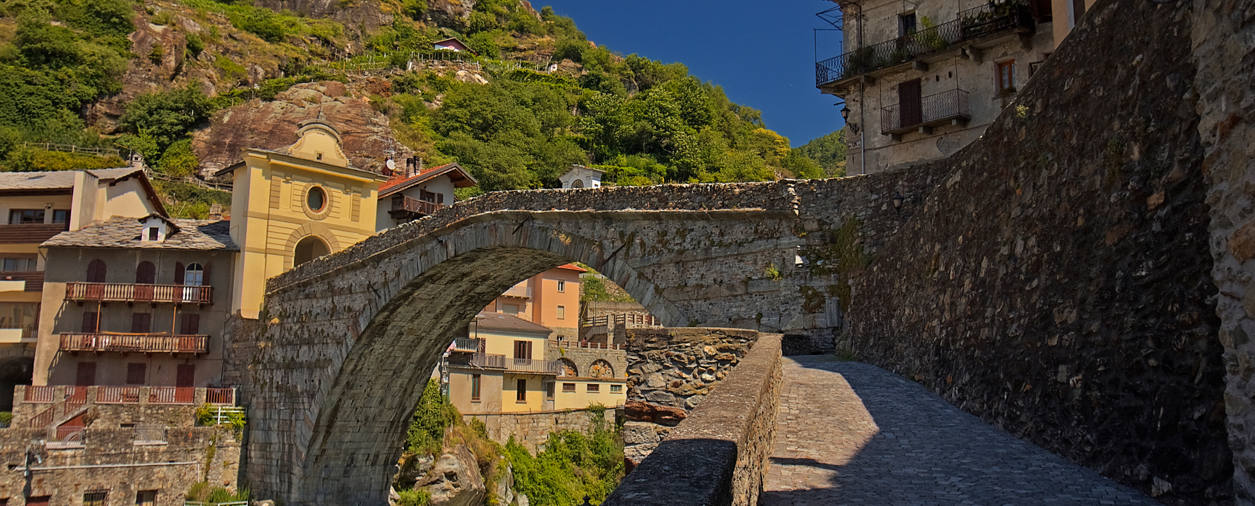 Puente romano de Pont-Saint-Martin, Valle de Aosta - Italia.it