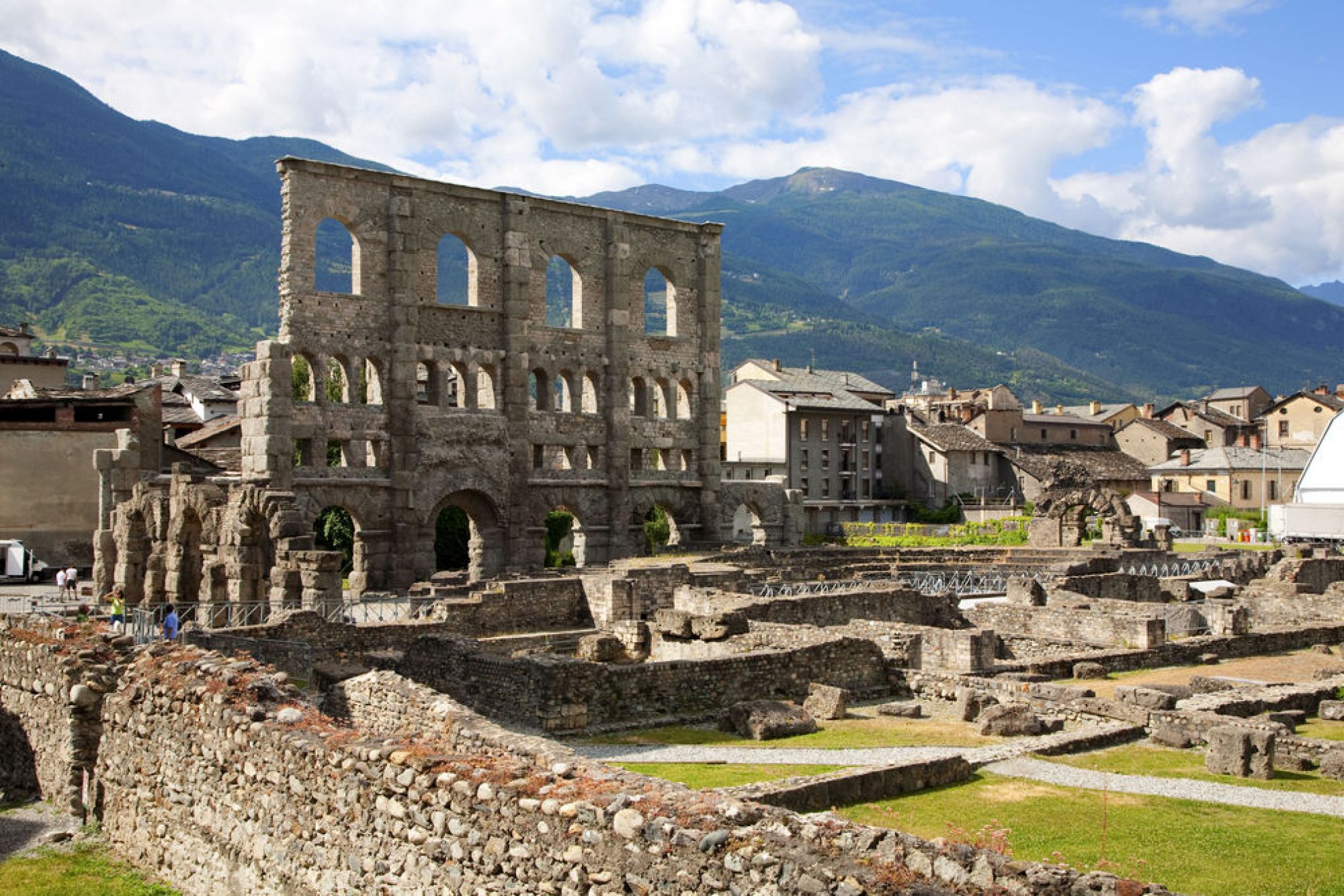 Roman Aosta: Roman ruins in the Aosta Valley - Italia.it