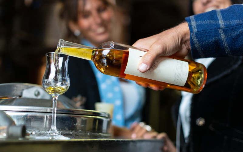 Grappa italiana: bebida típica del Valle de Aosta - Italia.it