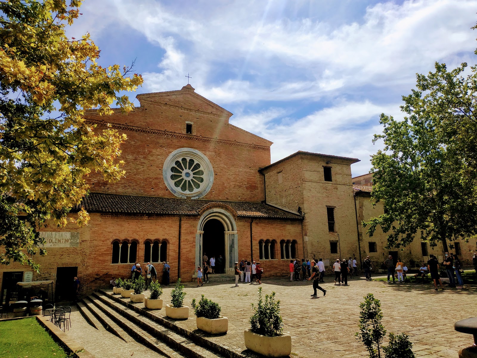 Abbazia di Chiaravalle di Fiastra: visita a Urbisaglia - Italia.it