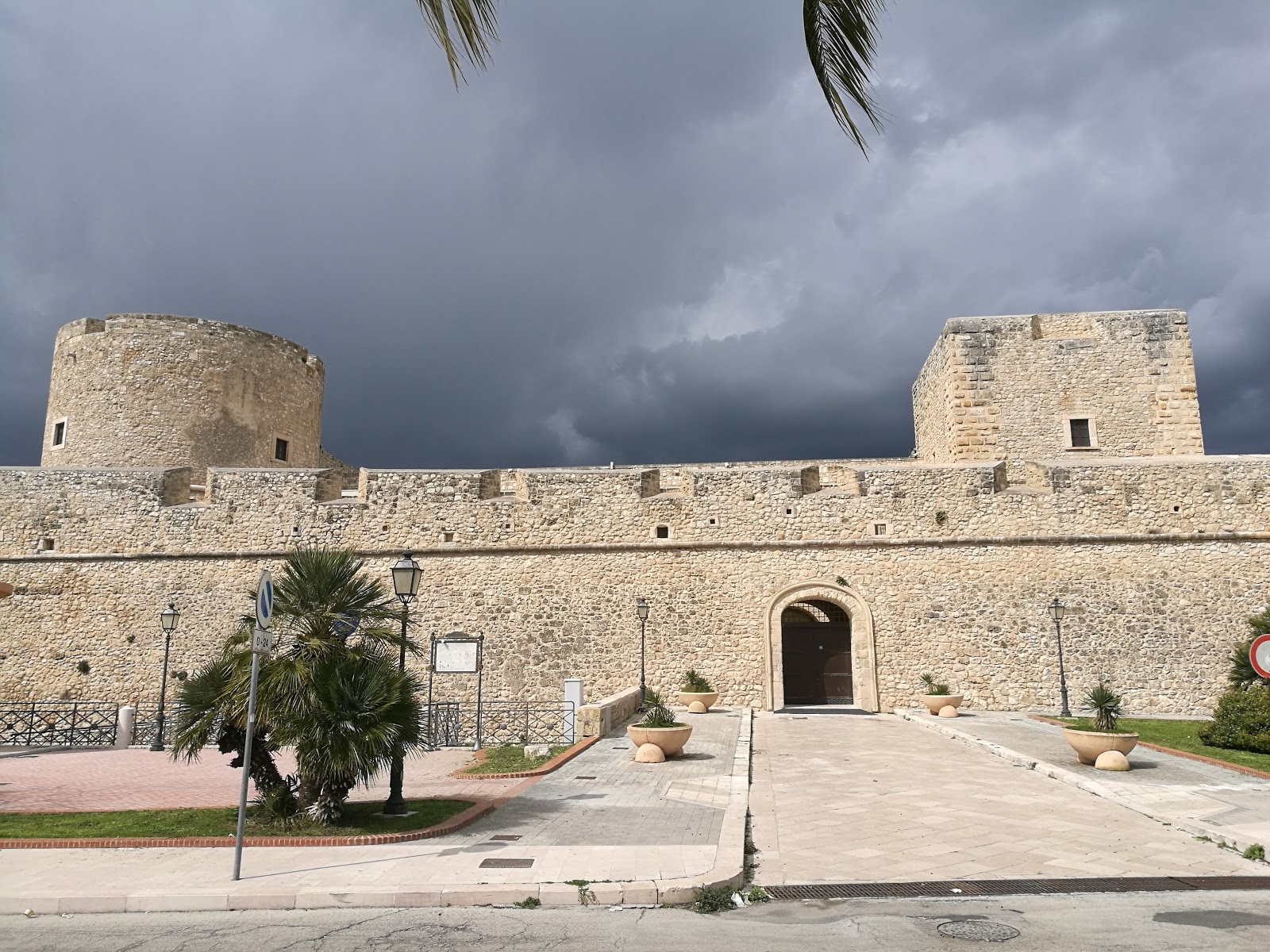 Museo Archeologico Nazionale e Castello di Manfredonia, Manfredonia ...
