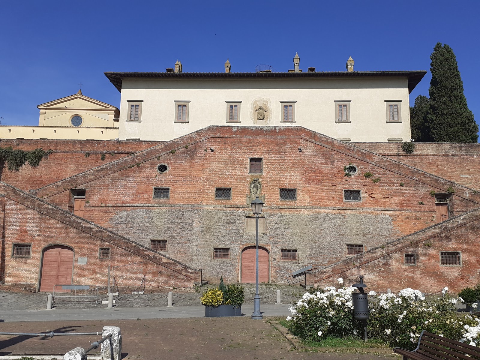 Villa medicea di Cerreto Guidi e Museo storico della Caccia e del ...