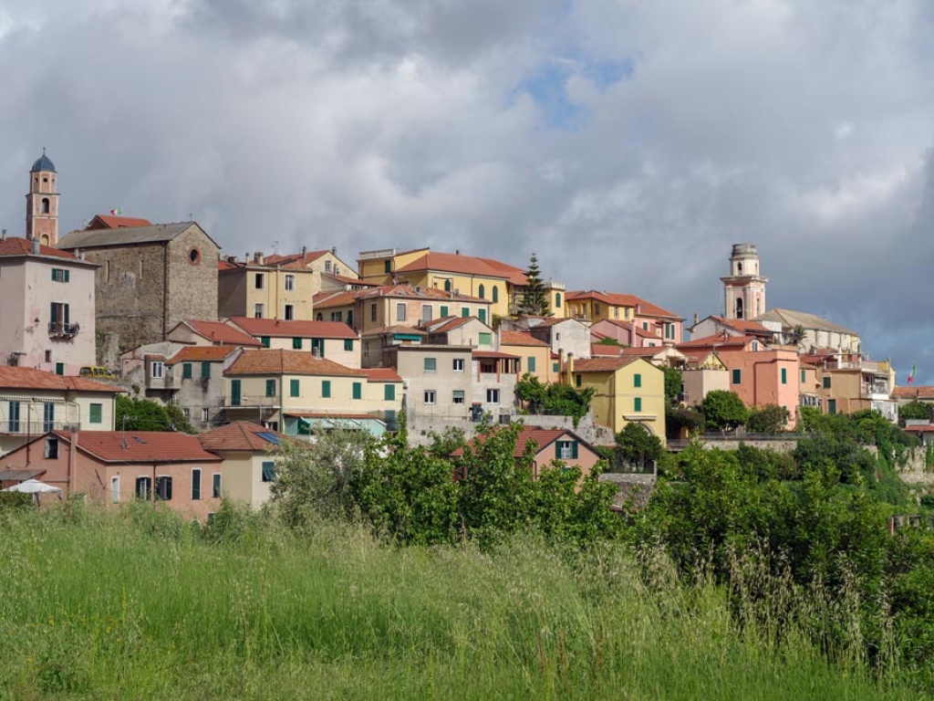 Diano Castello, borgo in Liguria: cosa vedere - Italia.it