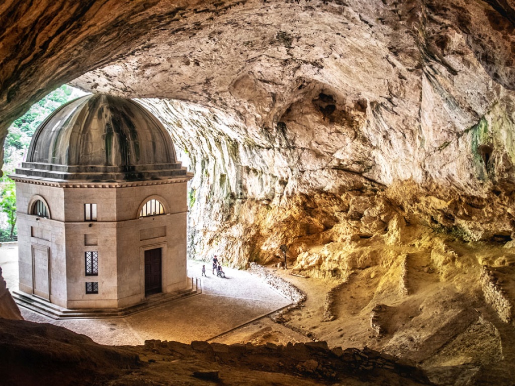 Genga, borgo nelle Marche: cosa vedere - Italia.it