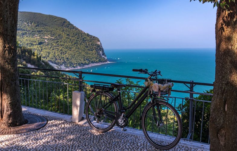 Sirolo, pearl of the Adriatic: what to see and do - Italia.it