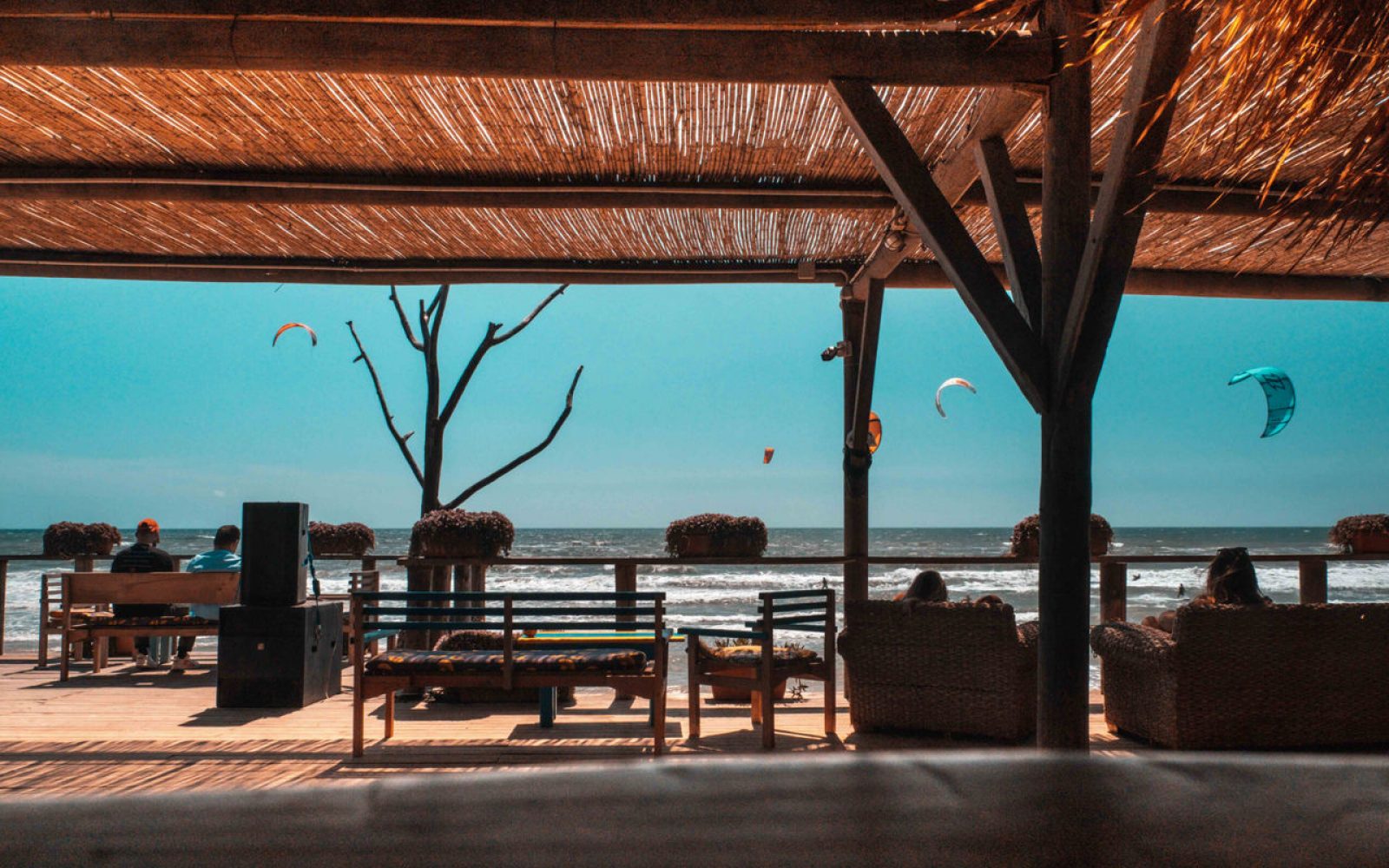 7 luoghi da visitare dove hanno girato Mare Fuori - Italia.it