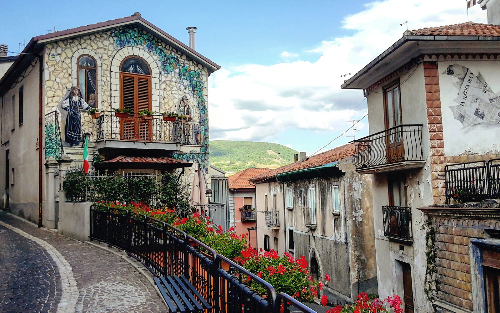 16 borghi italiani con i murales più belli d'Italia - Italia.it