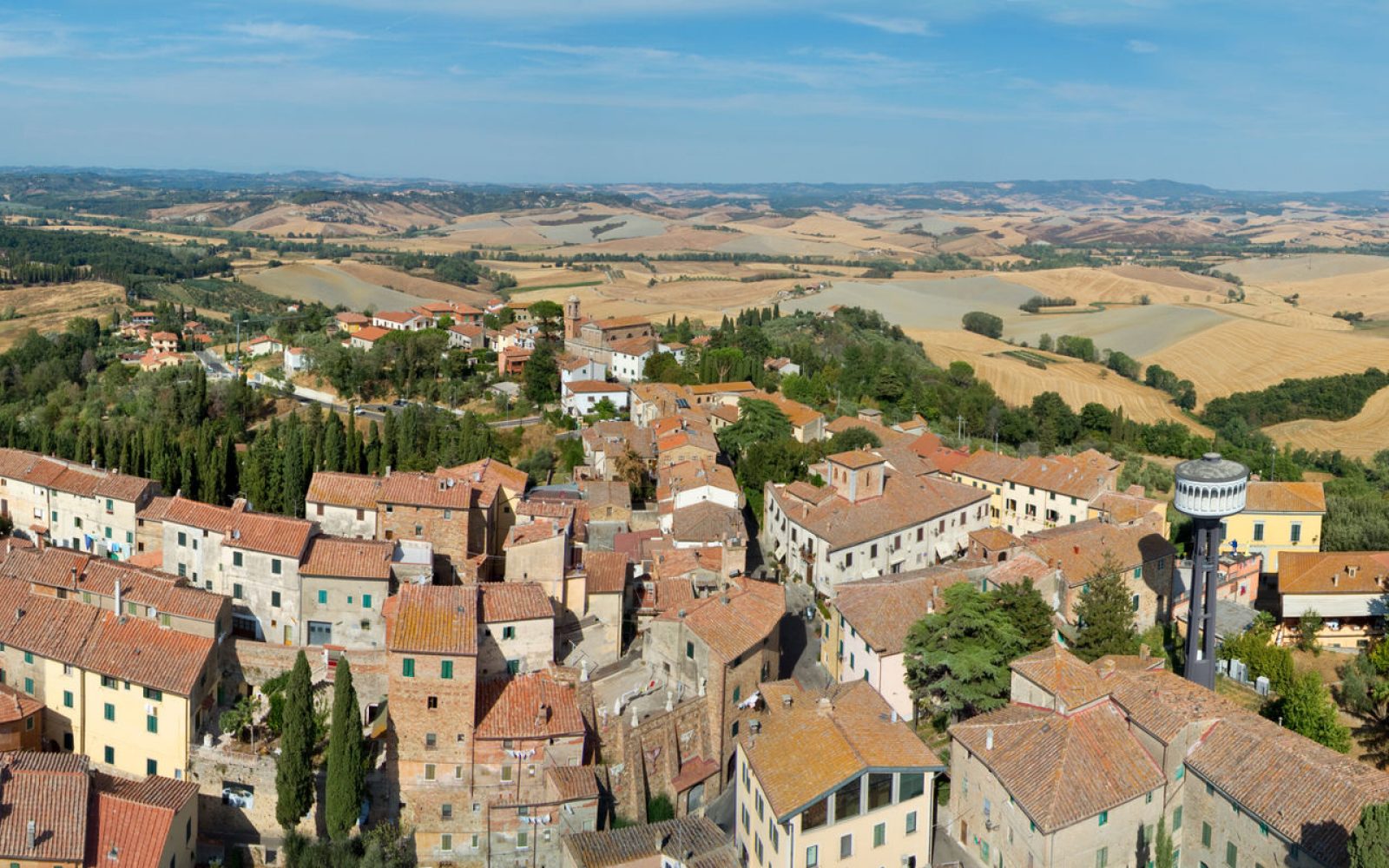 Vespa tours in Valdera: art, nature and spas - Italia.it