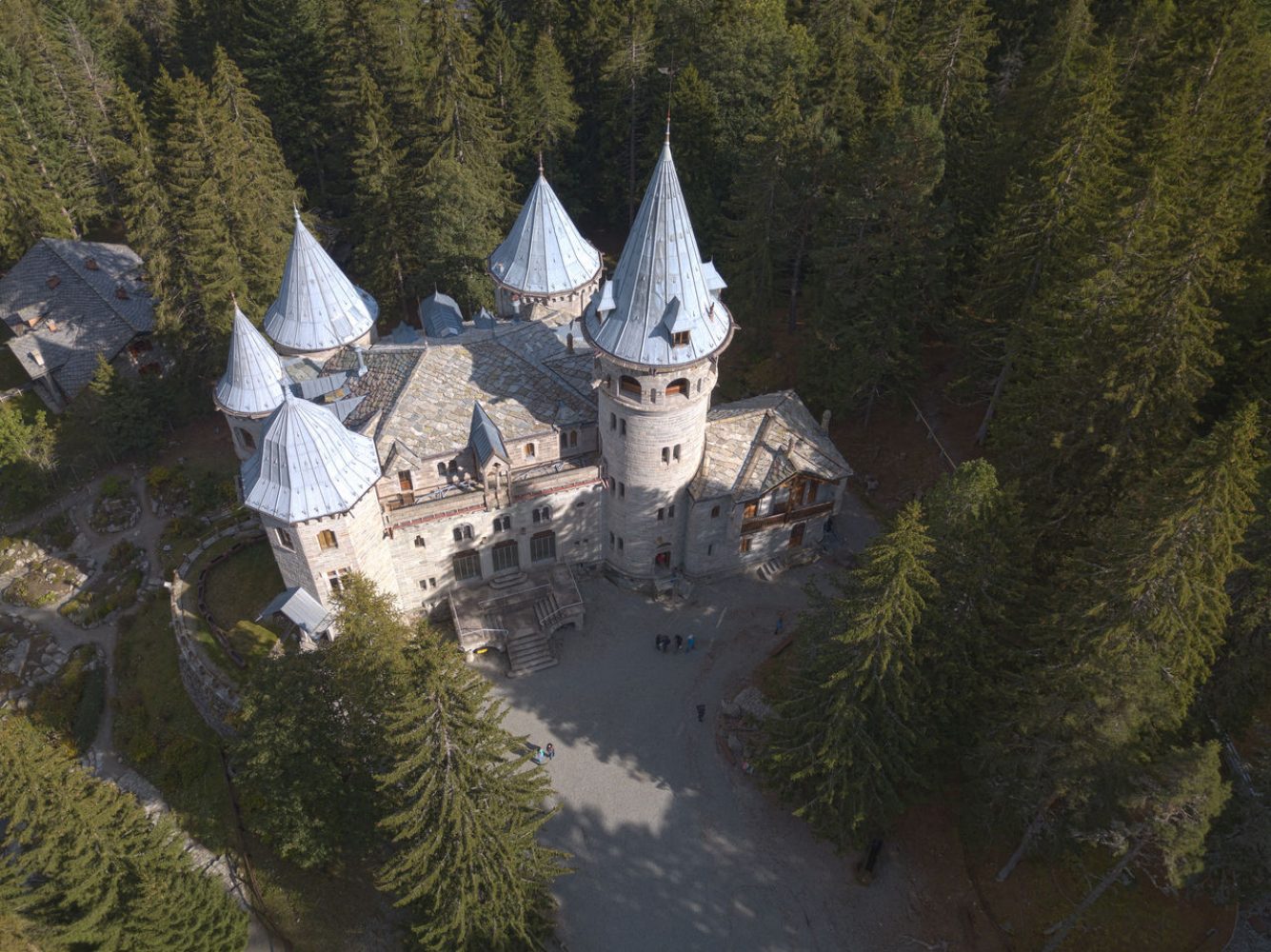 Castel Savoia a Gressoney-Saint-Jean - Italia.it