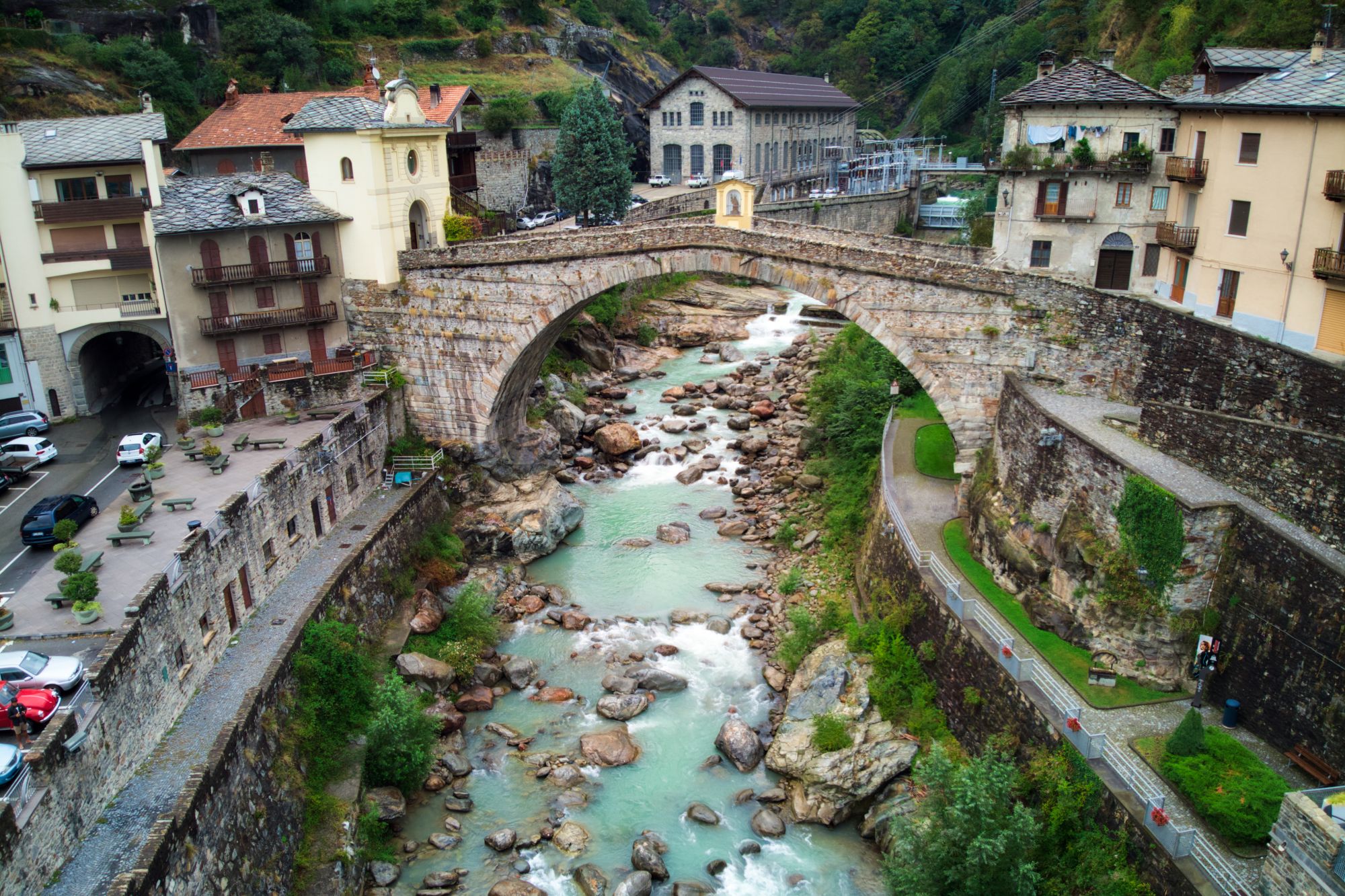 il ponte romano a Pont-Saint-Martin, Valle d'Aosta - Italia.it