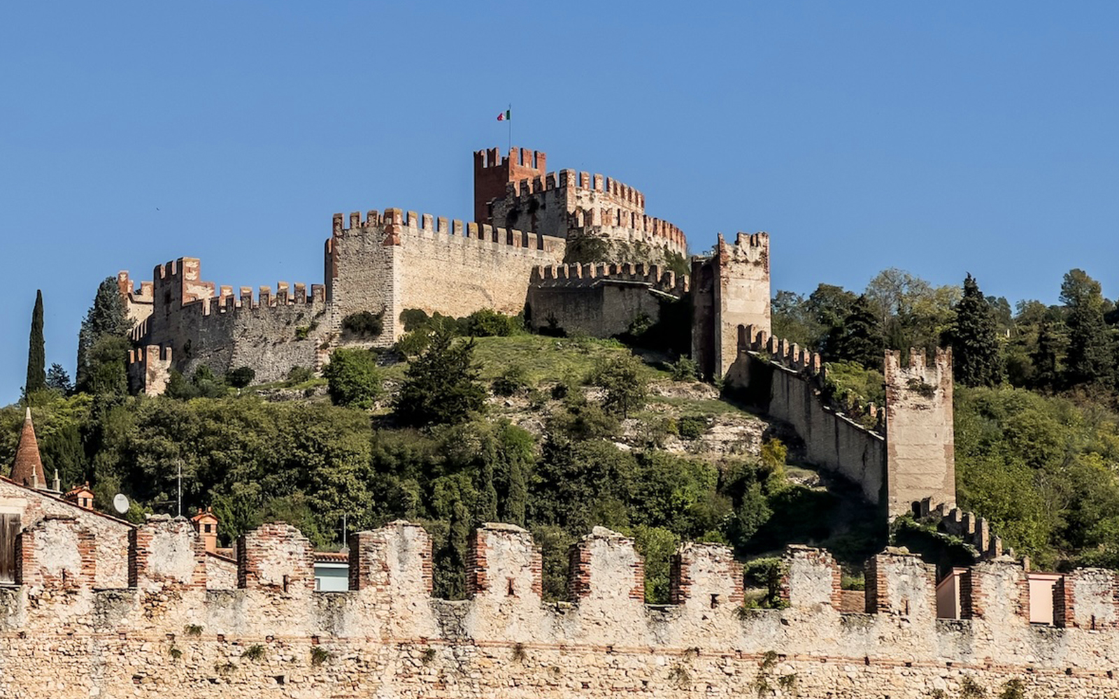 Peschiera del Garda, Borghetto, Soave: cosa vedere e fare - Italia.it