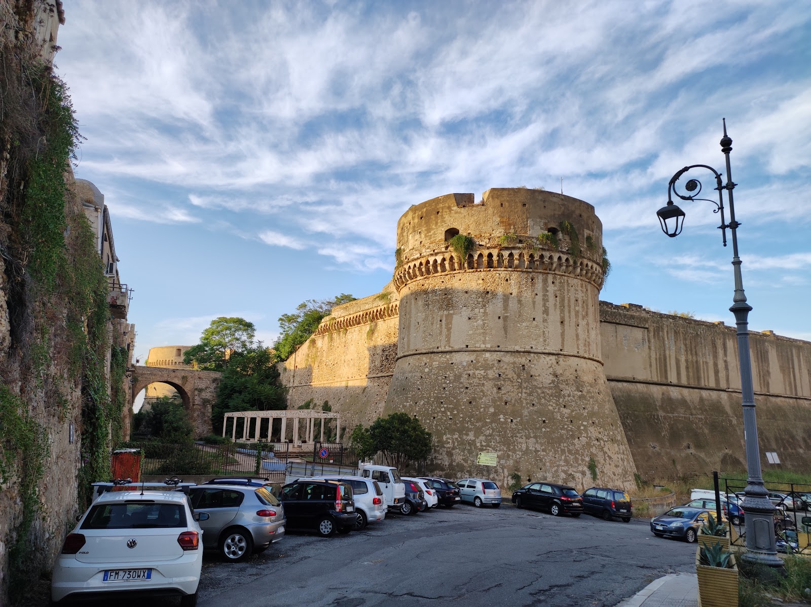 Castello di Carlo V a Crotone: storia e tutte le info - Italia.it