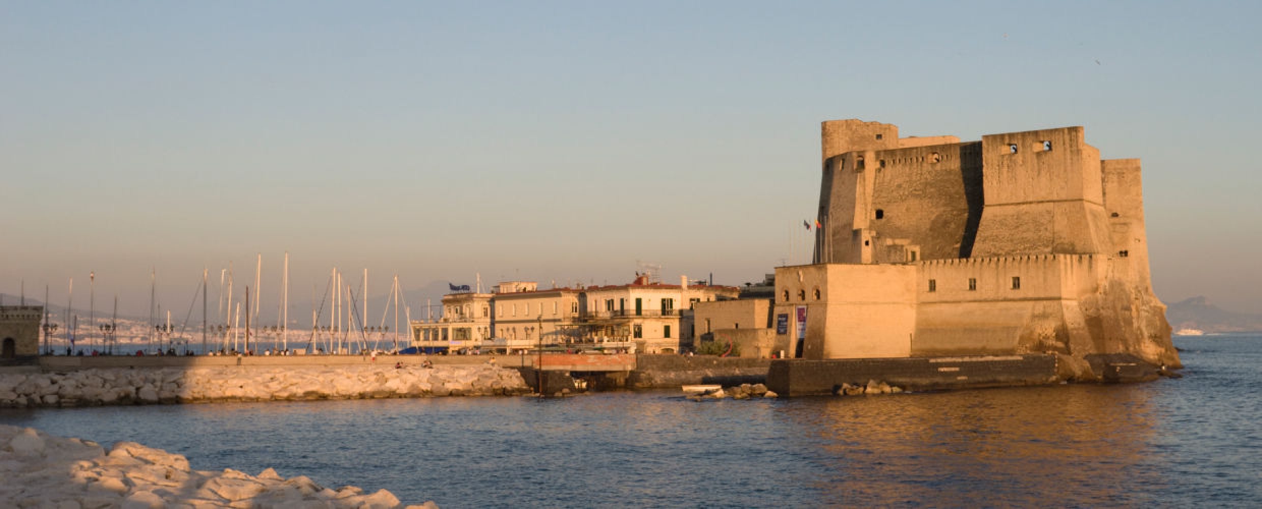 Castel dell'Ovo, il castello più antico di Napoli - Italia.it