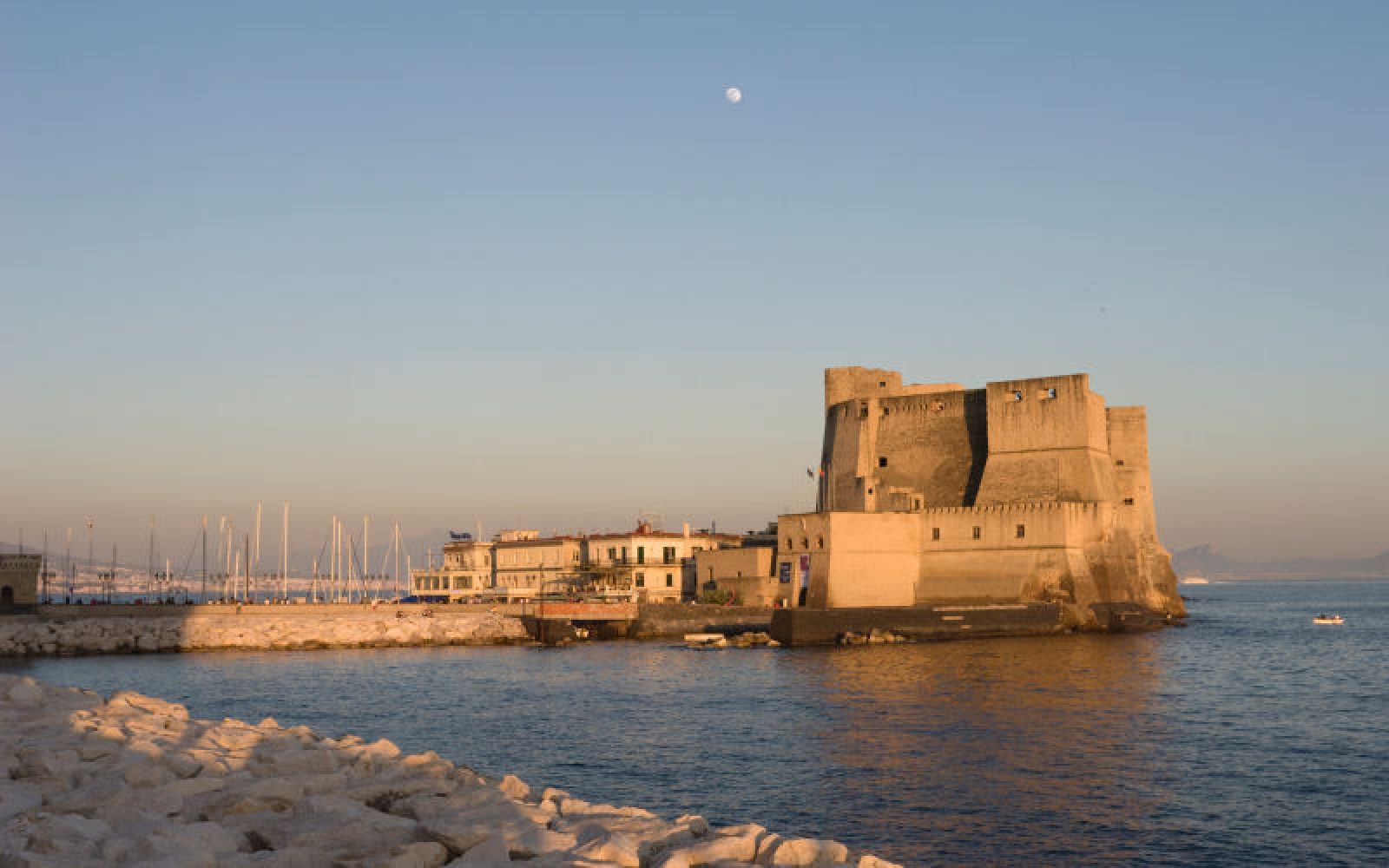 Castel dell'Ovo, the Egg castle, in Naples - Italia.it